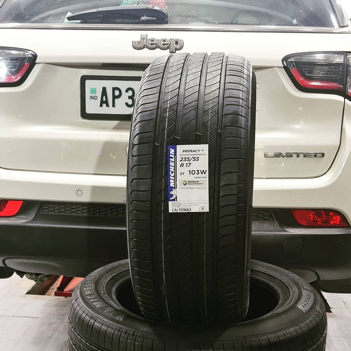 Lốp xe 235/55R17 Michelin Primacy